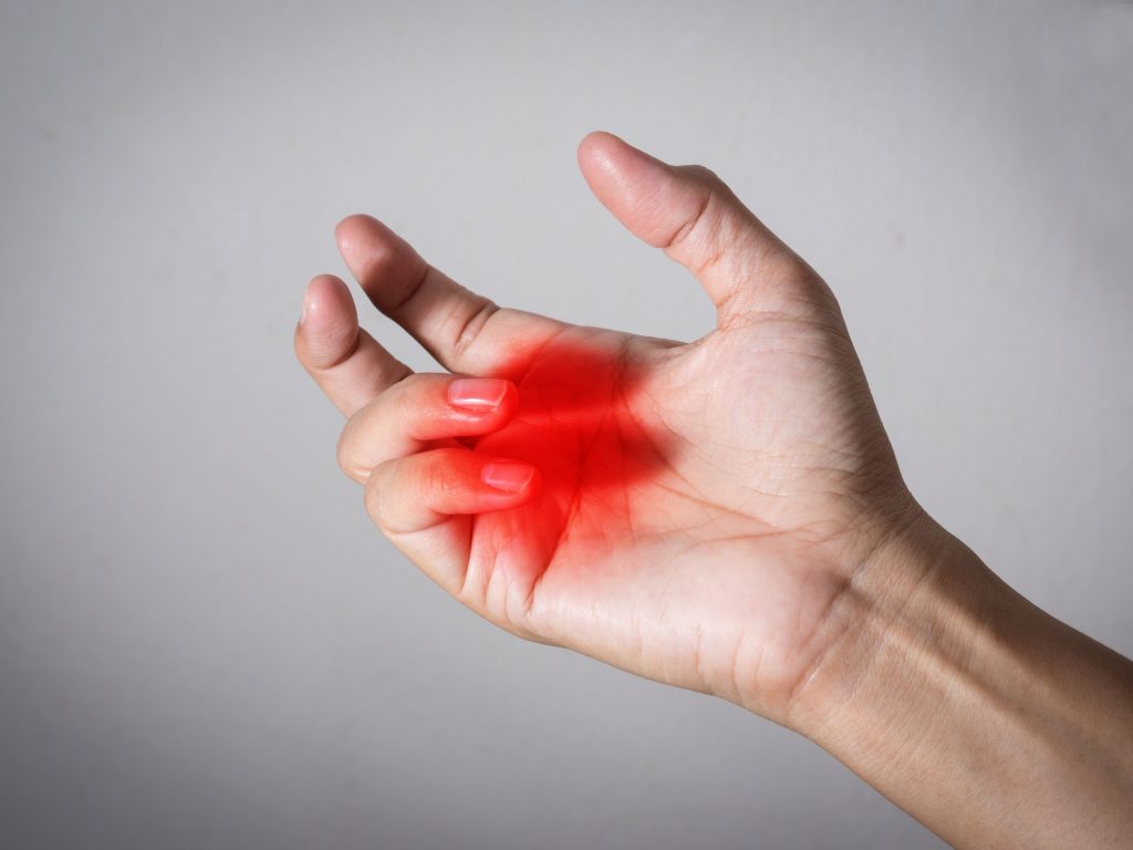Tingling in hands and fingers: causes and treatmet - Perea Clinic